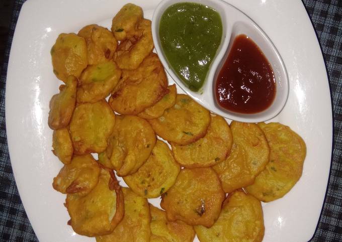 Aloo pakoda Recipe by Rakhee Rathi - Cookpad