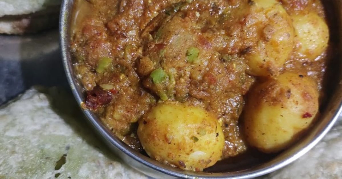 Sagarika Ghoshal দ্বারা কড়াইশুঁটির কচুরি আলুর দম(Koraishutir Kochuri ...