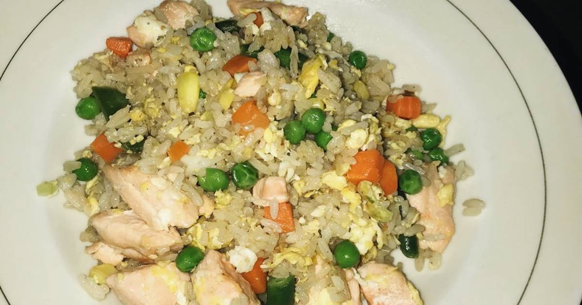 Resep Nasi Goreng Salmon oleh Mayang Sekar Arum - Cookpad