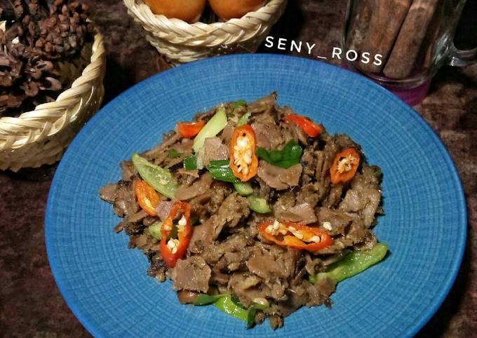 Resep Oseng oncom+Kulit singkong (kadedemes) oleh SenyRoss - Cookpad