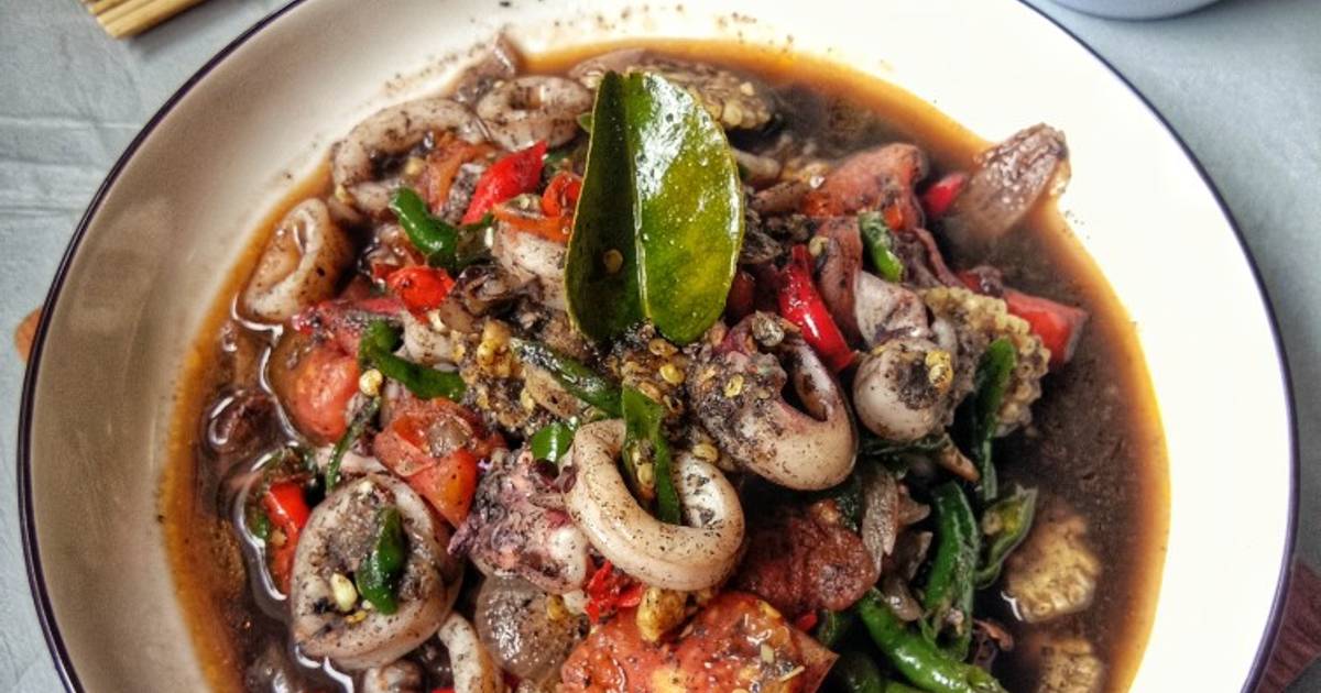 Resep Oseng Cumi kuah Hitam pedas Mantap oleh Dina Kristiana - Cookpad