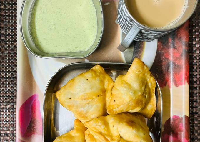 Samosa Party😋💛 Recipe by Shivi Mishra - Cookpad