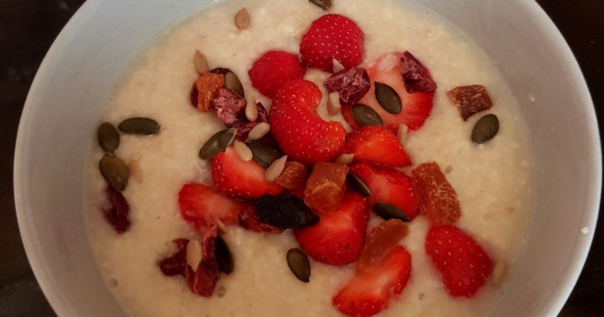 Ready Brek With Fresh Strawberries,Dried Fruit & Seeds 😉 Recipe By ...
