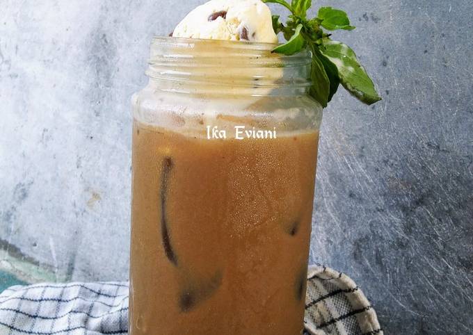 Resep Ice Mochaccino Float oleh Ika Eviani - Cookpad