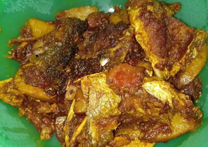 Bhetki fish bone stir fry Recipe by Parnali chatterjee - Cookpad