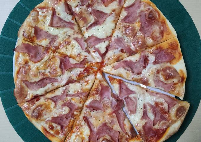 Pizza jamón y queso Receta de Belén- Cookpad