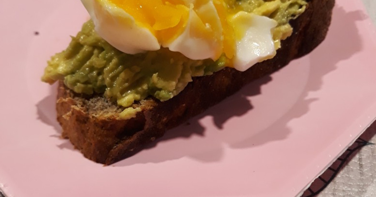 Tostada De Pan Integral Casero Con Palta Y Huevo Receta de Agus- Cookpad