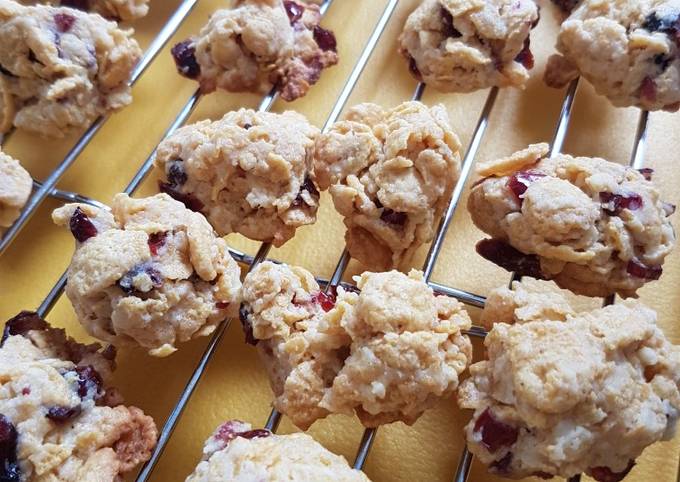 Resep Crunchy cornflakes oleh Caroline Indrawan - Cookpad