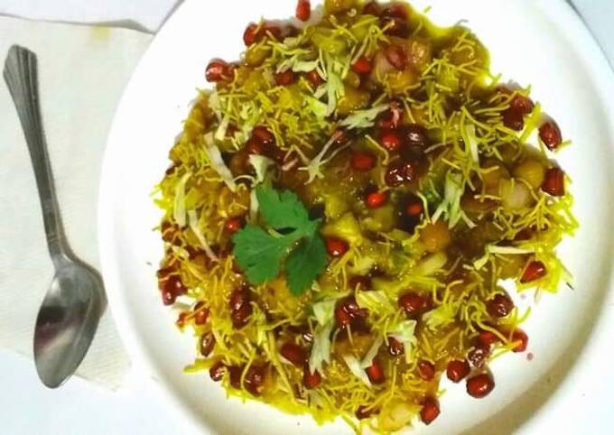 Fried Idli Chat Recipe by Healthy Food Flavours - Cookpad