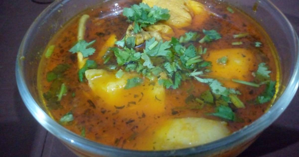 Alu Chicken ka shorba Recipe by Sadaf Siddiqui - Cookpad