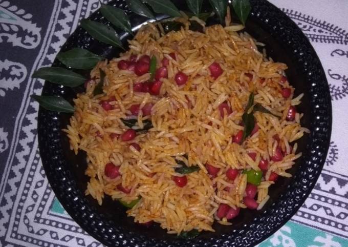 Sweet and spicy pomegranate rice Recipe by SanJeeda Rehan Khan - Cookpad