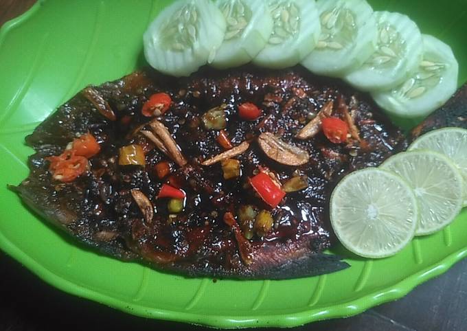 Resep Bandeng Bakar Sambal Keropok oleh Maria Shita - Cookpad