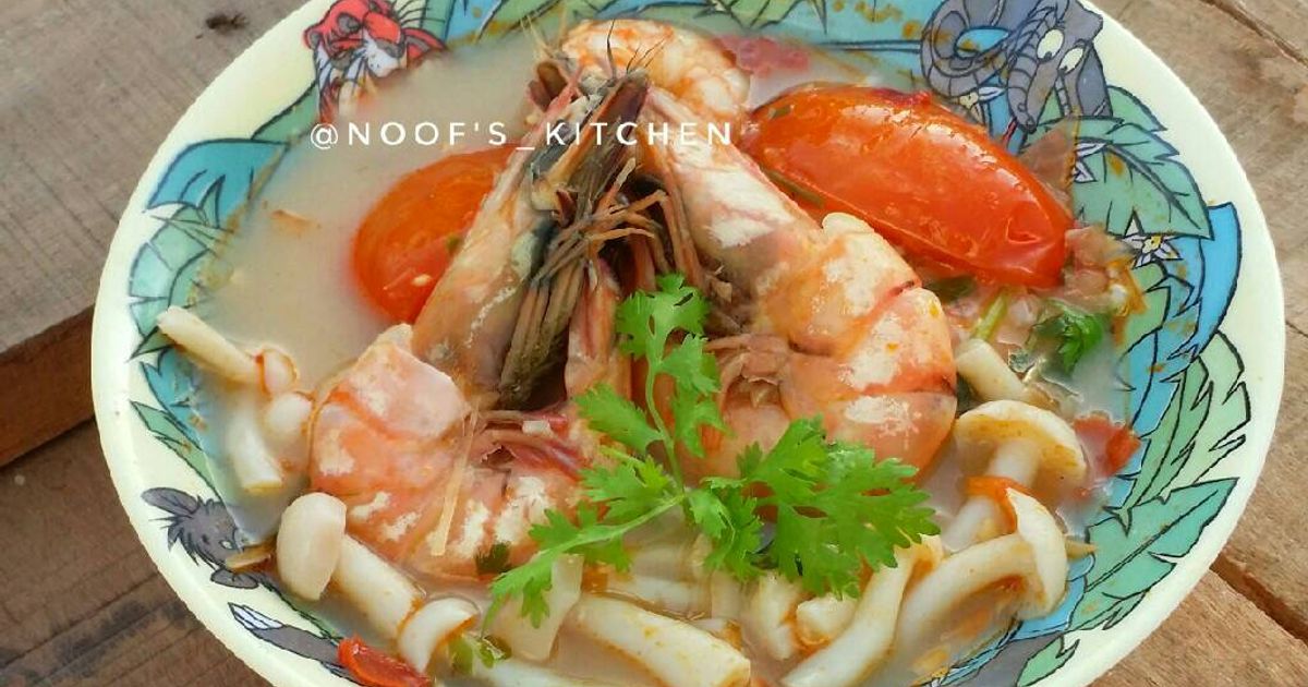 Resep Tum Yum Goong With Jamur Shimeji oleh Noof's Kitchen - Cookpad