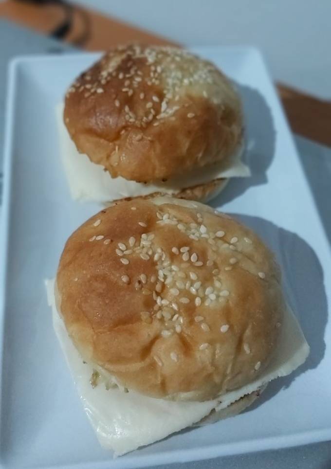 Resep Burger Daging Sapi rumahan oleh Bunda Atsaby - Cookpad