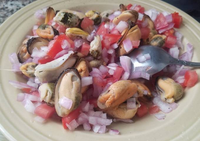 Choritos a la chalaca Receta de Lorena Flores Agüero- Cookpad