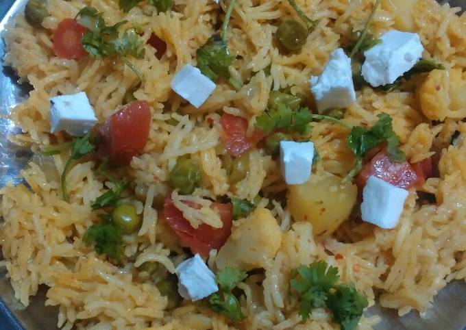 Veg pulav Recipe by Priyanka Gupta - Cookpad