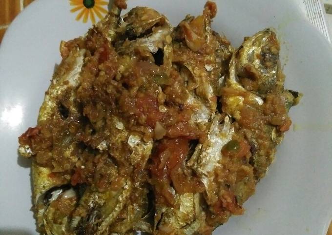 Resep Ikan selar masak sambal oleh Mamatia's Kitchen - Cookpad