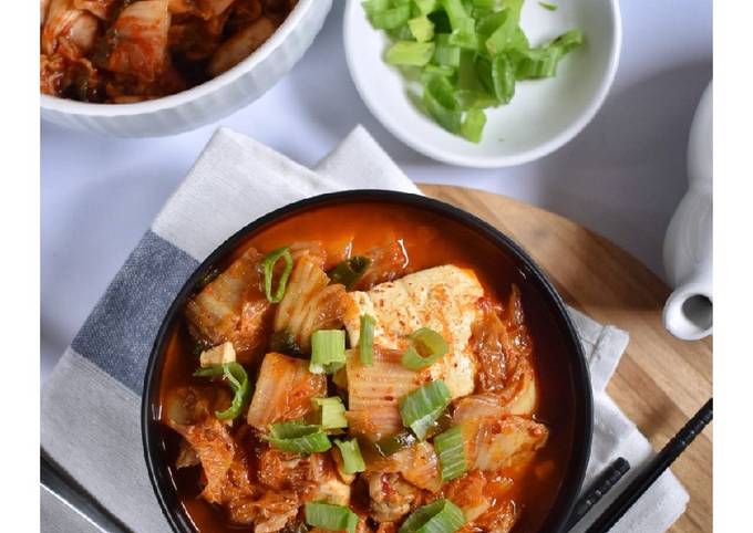 Resep Kimchi Jjigae (Sup Kimchi Korea) oleh Dini Danuraja - Cookpad