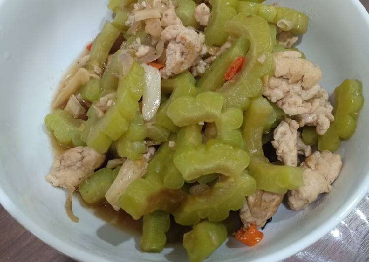 tips resep masak Makanan lezat Tumis pare ayam🥰