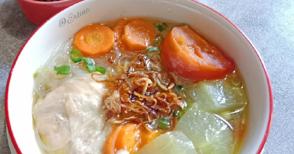 Resep Sop Ayam Labu Air Wortel Tomat Dan Soun oleh Erlina - Cookpad