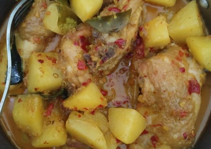 Resep Gulai ayam kentang oleh Dewi Permatasari - Cookpad
