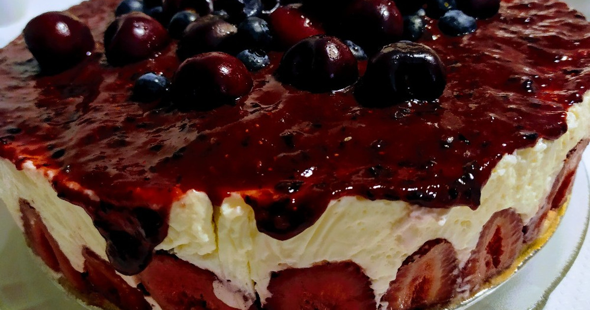 Cheesecake Cremoso Con Coulis De Frutos Rojos Receta de Debbi Lo