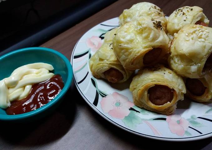 Resep Roll Pastry isi Sosis Keju oleh Sailirrahma Mudzakir - Cookpad
