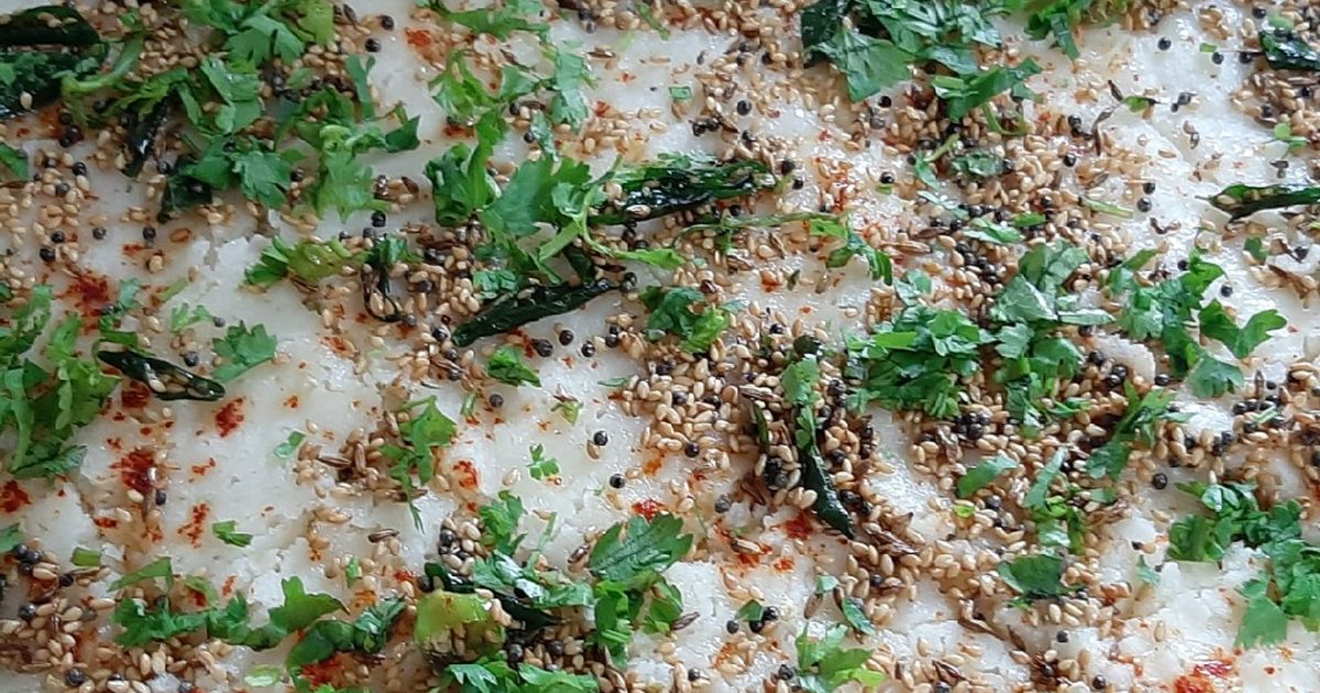Lahsuni Khata Dhokla Recipe by Ila Palan - Cookpad