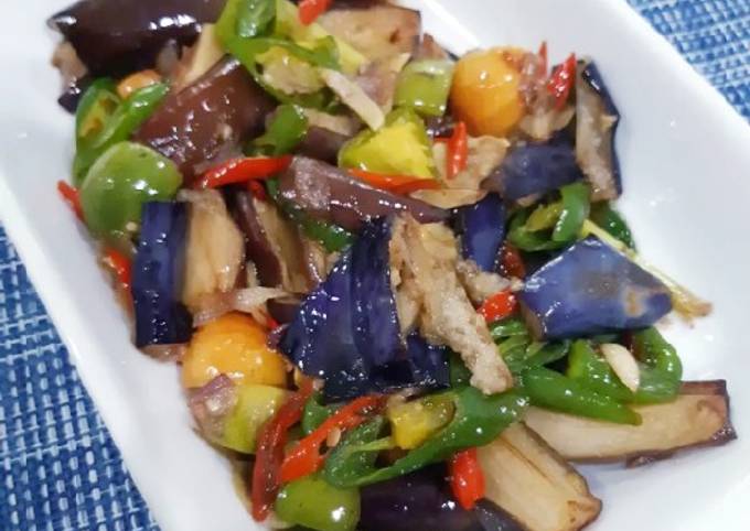 Resep Oseng-oseng terong cabe ijo oleh Novi 🍳 Manov Kitchen - Cookpad
