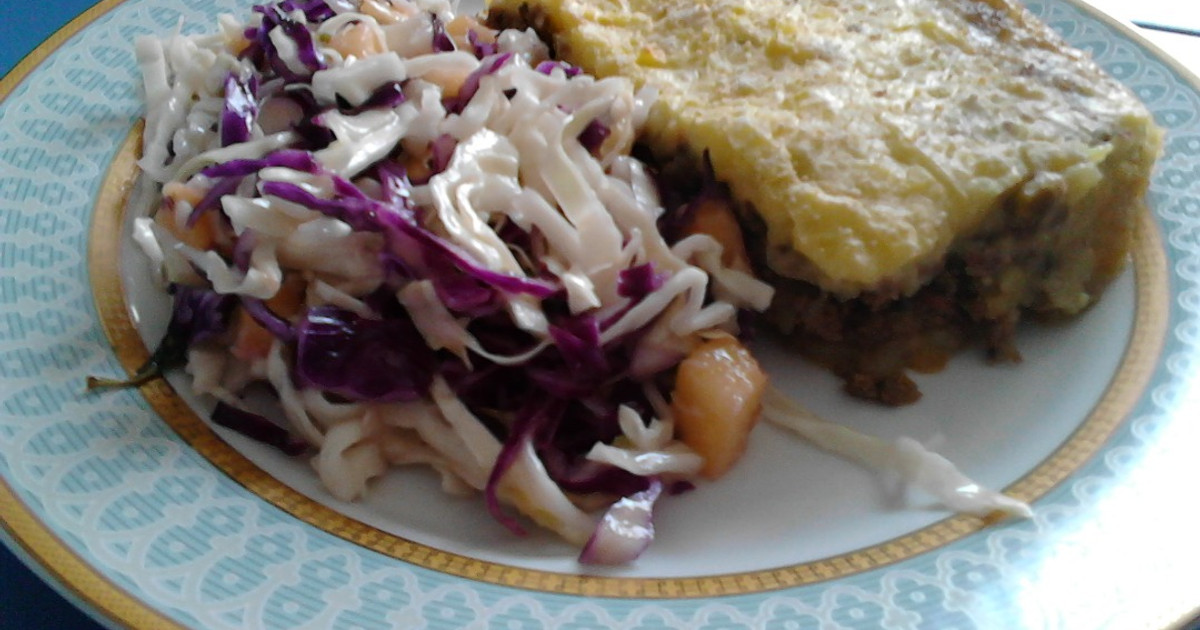 Pastel De Carne Y Ensalada De Repollo Con Piña Y Hierba Buena Receta de ...