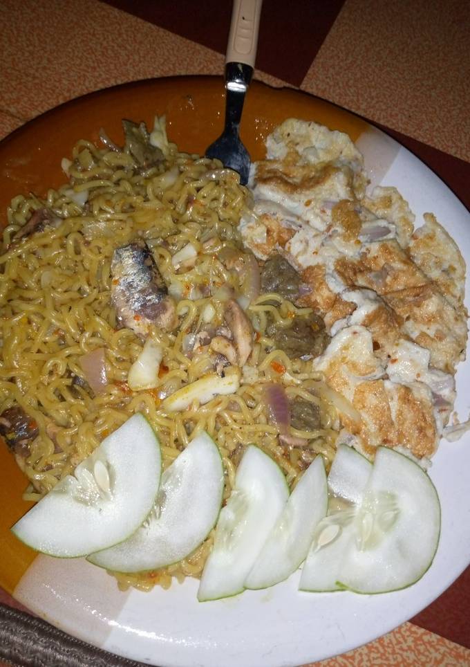 Fried Indomie with sardines and egg garnished with cucumber girki daga ...