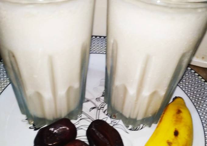 Milk banana date shake Recipe by Nosheen Nadeem - Cookpad