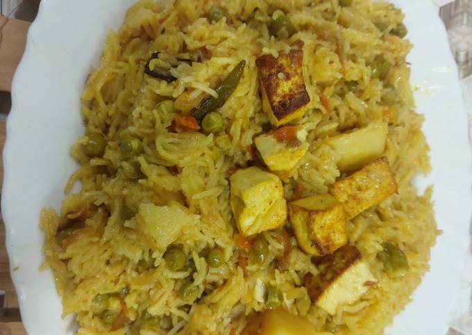 Green peas potato paneer polaw / basmati rice Recipe by Nargis shaikh ...