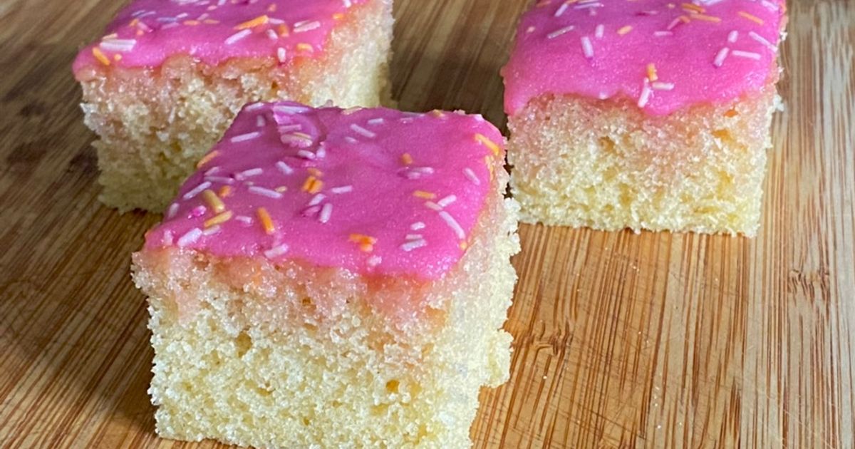 School Dinner Cake Recipe by Laura - Cookpad