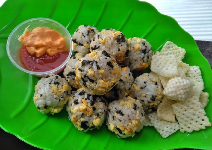 Resep Rice Balls (ide bekal sederhana) oleh Intan Purnama Sari - Cookpad