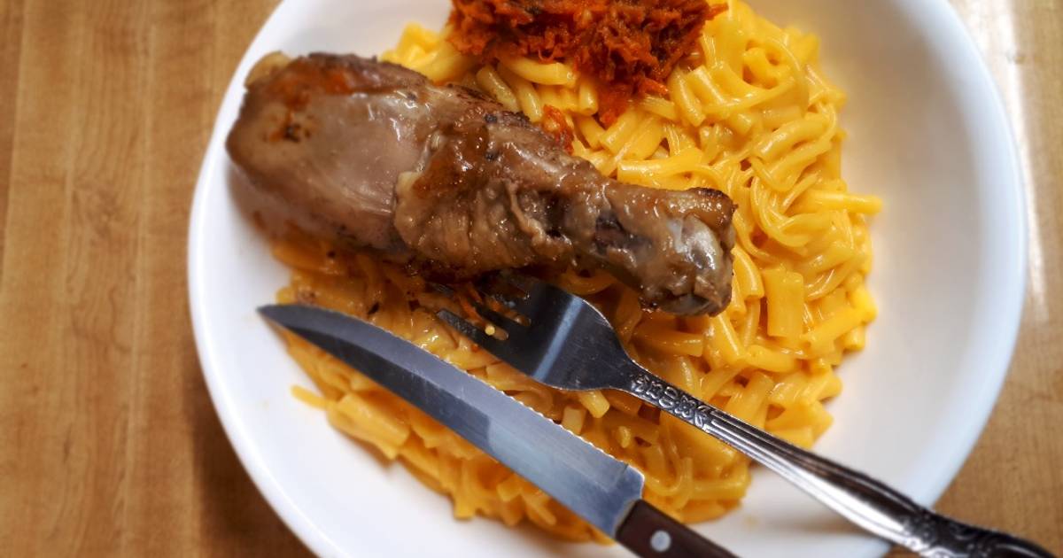 Mac n' Cheese served with grilled chicken Recipe by Coretta Kai - Cookpad