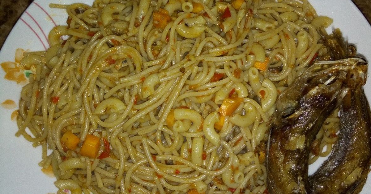 Spaghetti And Macaroni Jollof Topped With Kpanla Fish😀 Recipe by Doofan ...