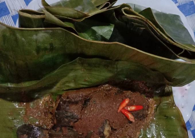 Resep Botok lele kluwek oleh siti fatimah - Cookpad