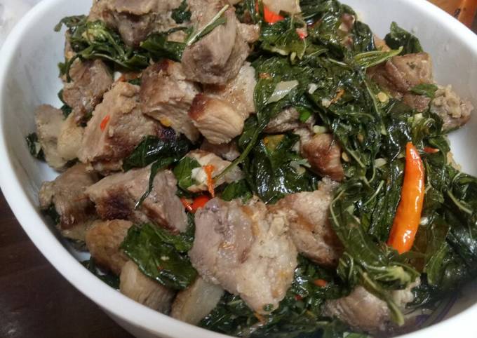 Resep Tumis daun singkong daging babi oleh olivias4727 - Cookpad