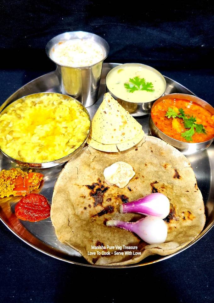 Gujarati Thali - Bajara Rotlo - Lasooni Aloo Sabzi - Khichdi - Kadhi ...