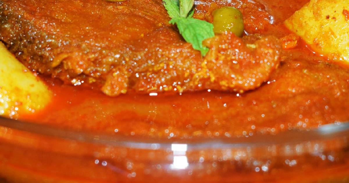 Traditional Bengali Chital Fish Kalia Clown Knife fish gravy Recipe by ...