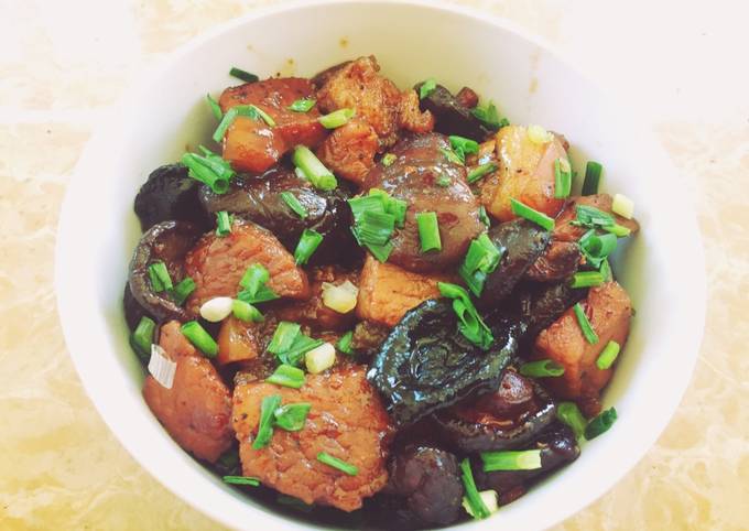 Cách Làm Món Thịt Heo Om Nấm của Hồ Đức Nam - Cookpad