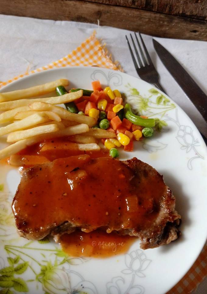 Resep Beef steak simple oleh Kiena - Cookpad