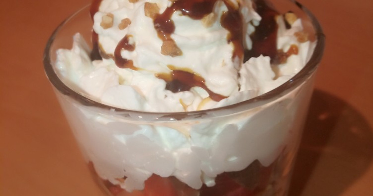 Postre Sencillo De Fresas Con Nata Receta de isa24- Cookpad