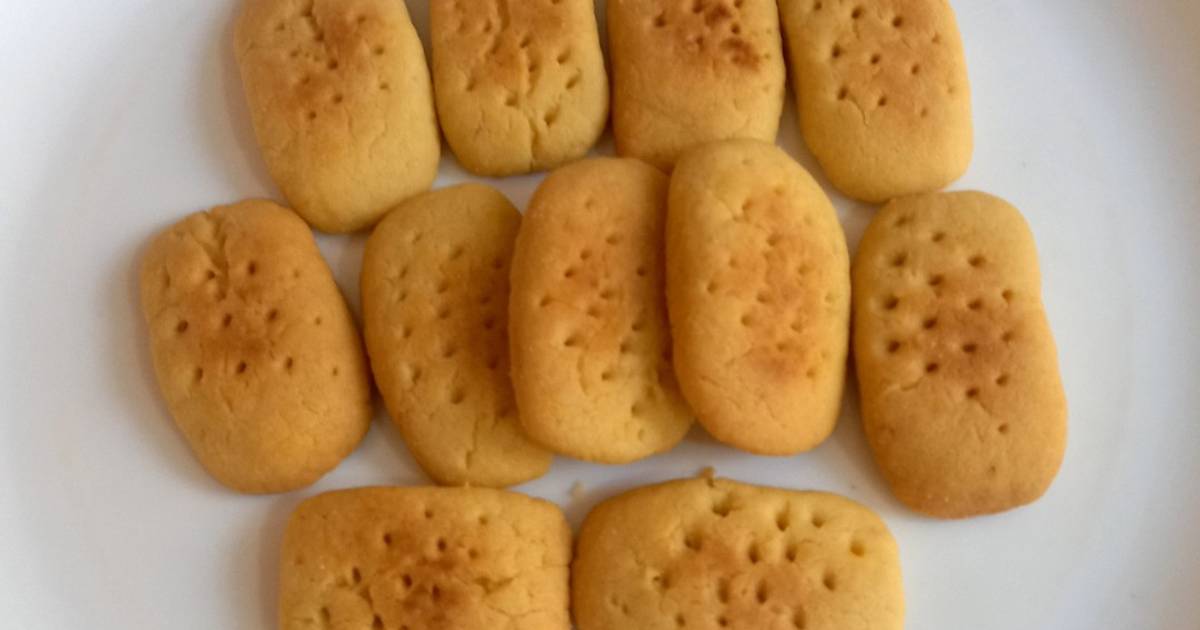 Diet biscuits with yolk 🫓🫓 Recipe by Kulsoom Bukhari - Cookpad