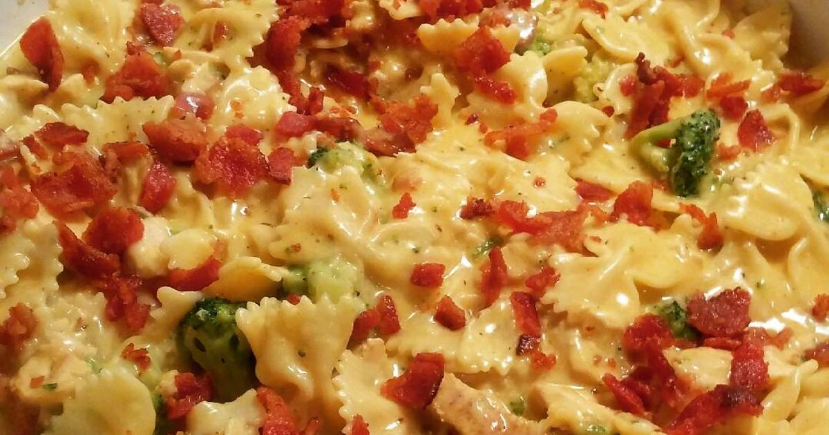 Cheesy Chicken Bacon Broccoli Pasta Recipe by Roban :) - Cookpad
