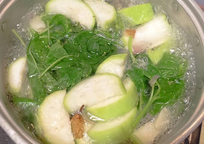 Resep Sayur bayam labu air oleh Sarah - Cookpad