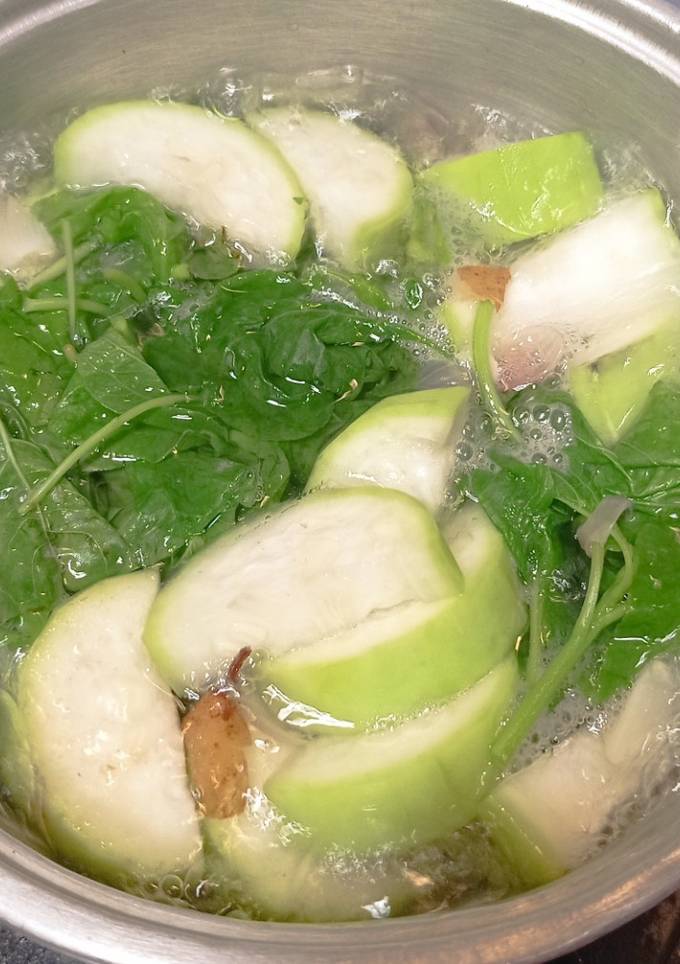 Resep Sayur bayam labu air oleh Sarah - Cookpad