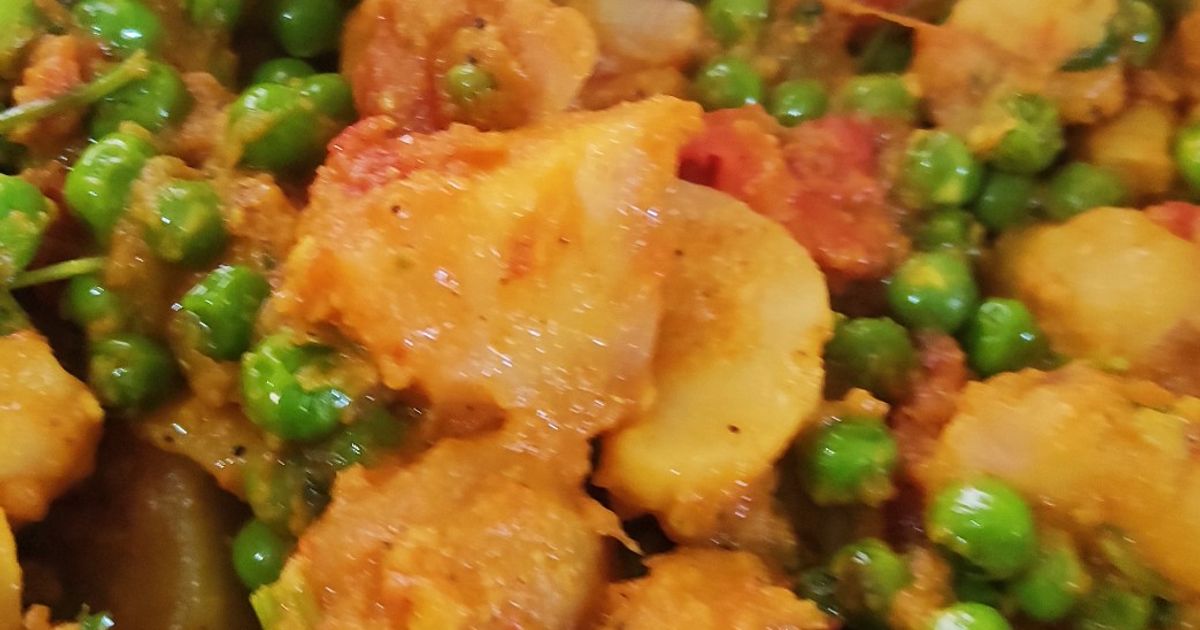 आलू मटर भाजी(Aloo Matar Bhaji Recipe In Hindi) रेसिपी बनाने की विधि in ...