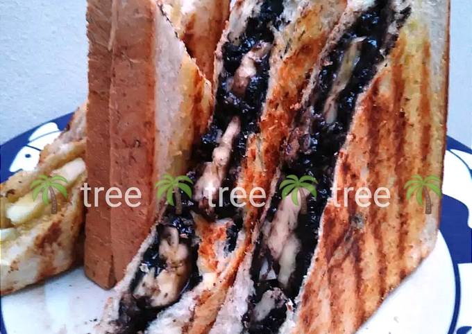 Resep Grilled Sandwich Selai Oreo Pisang oleh Trianna 💜 - Cookpad
